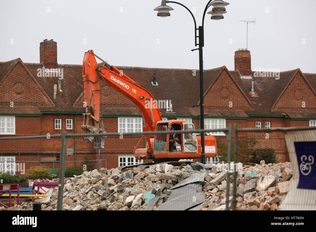 Tearing Down Buildings Stock Photos & Tearing Down Buildings Stock ...