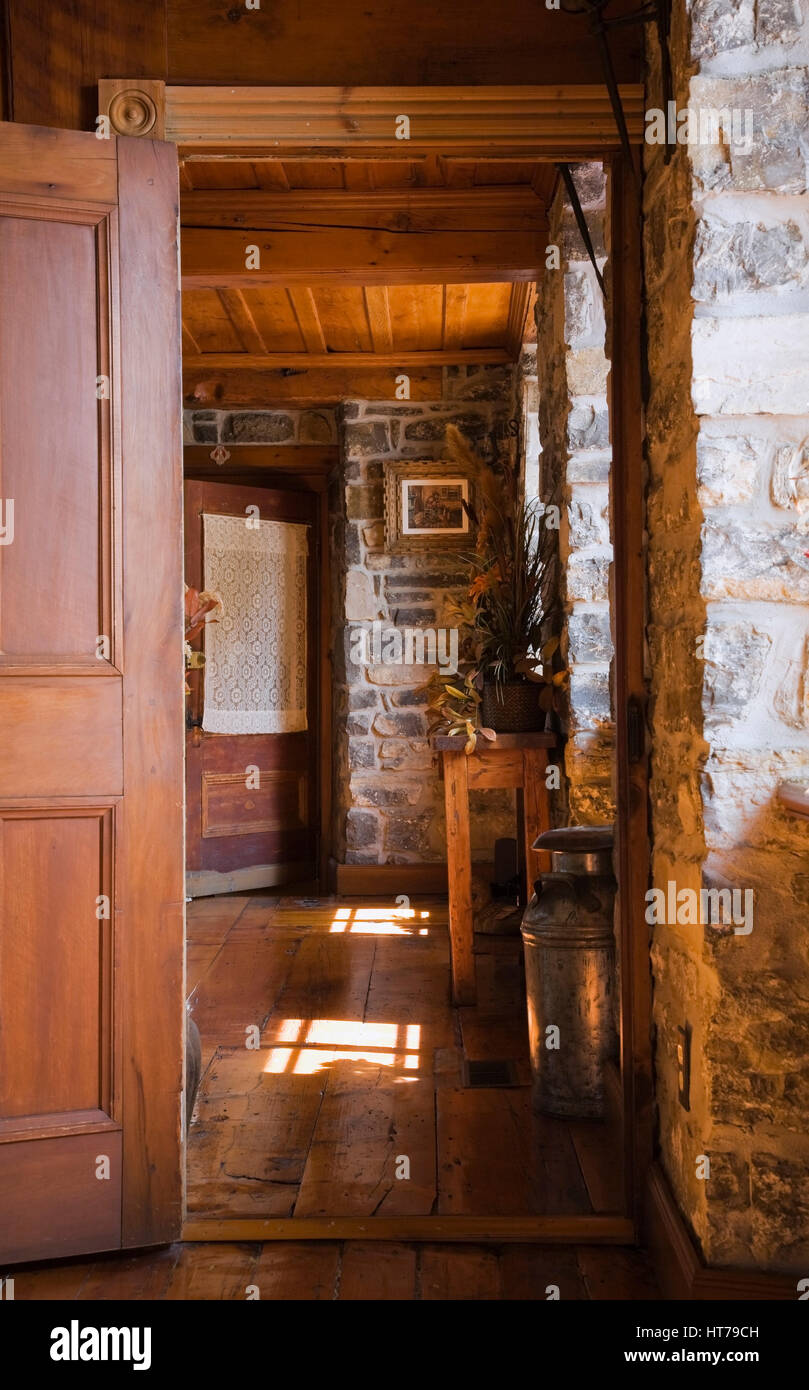Old house interior hi-res stock photography and images - Alamy