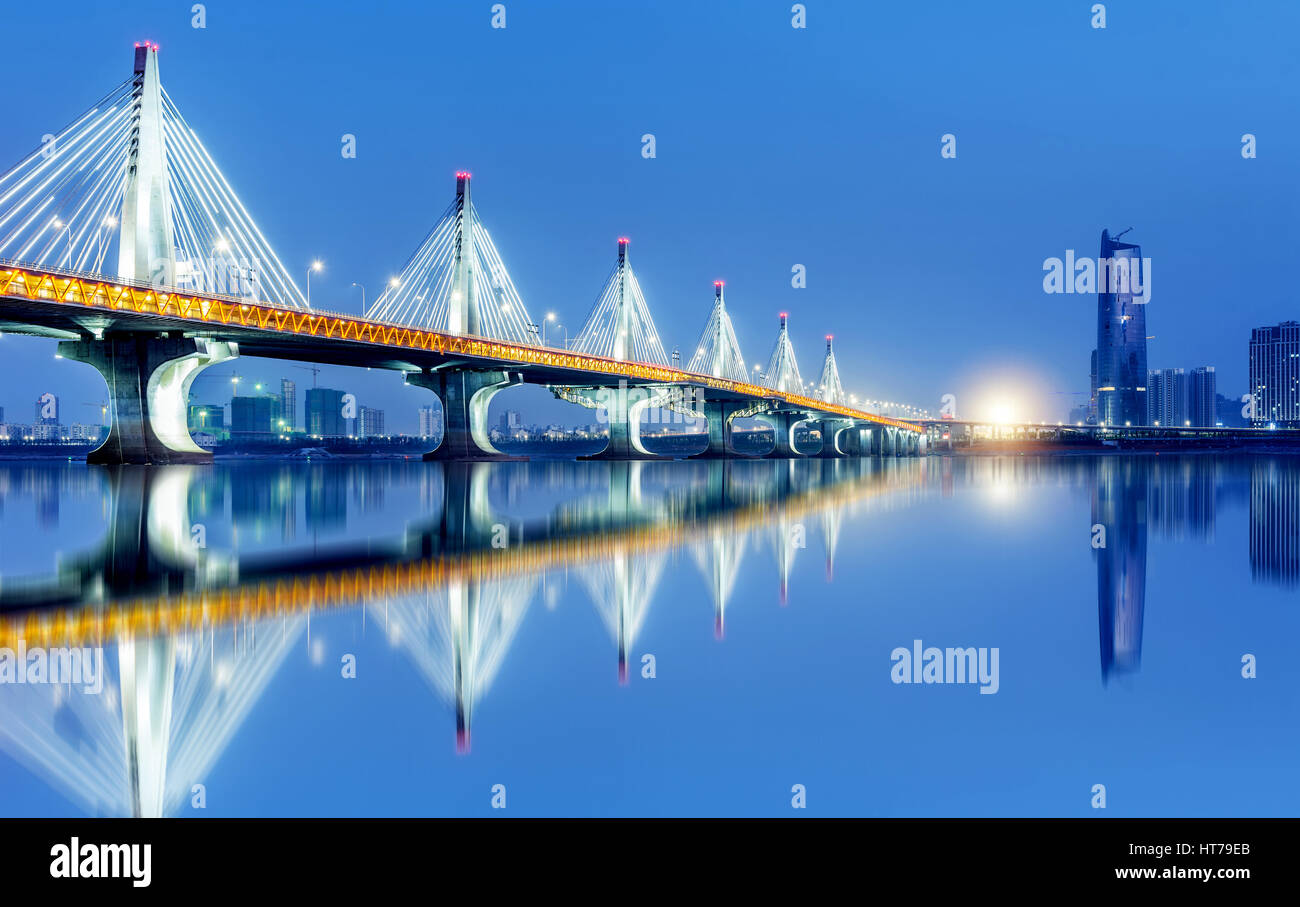 Chongqing skyline at night hi-res stock photography and images - Alamy