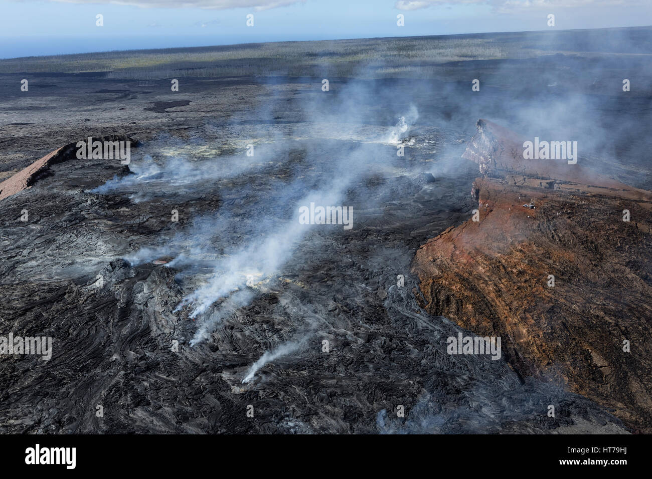 Aerial view of Volcanoes NP, Puʻu ʻŌʻō, Hawai'i Volcanoes National Park ...