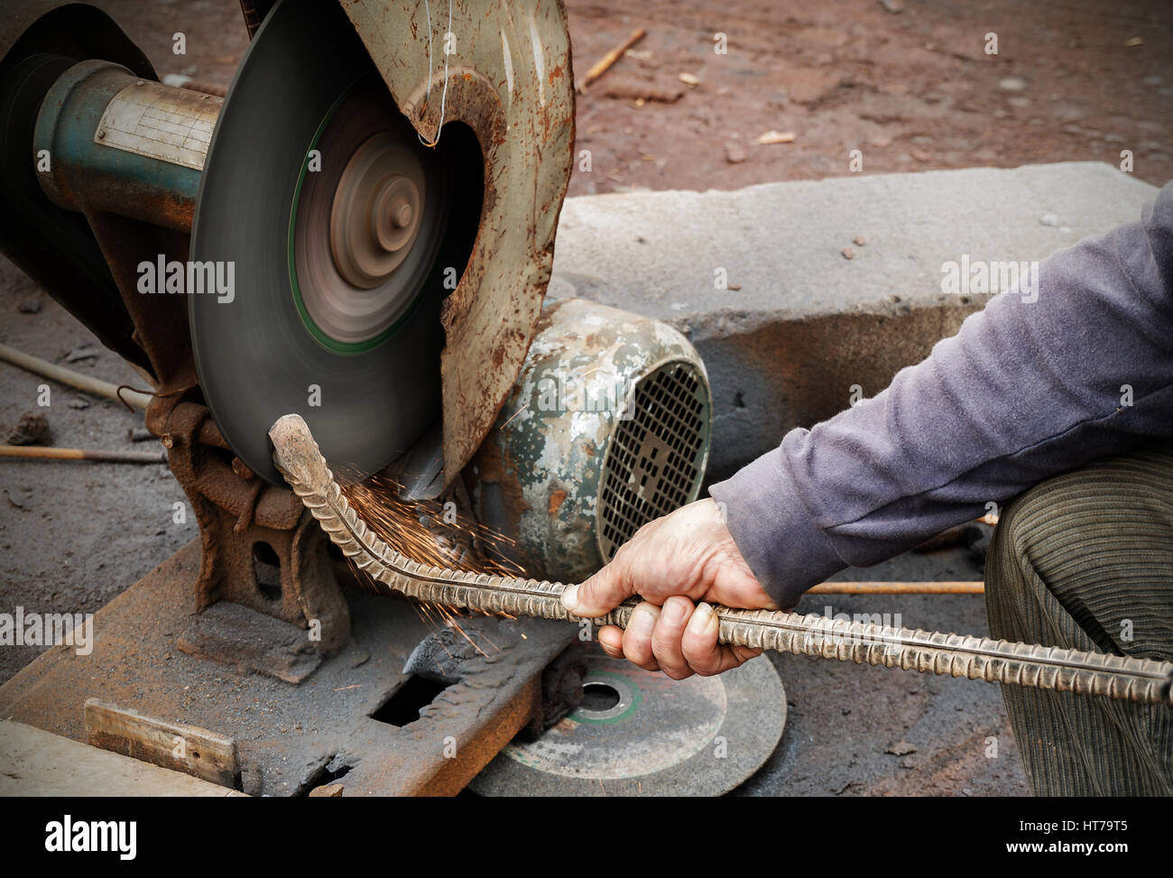 Welding grinding workers hi-res stock photography and images - Alamy