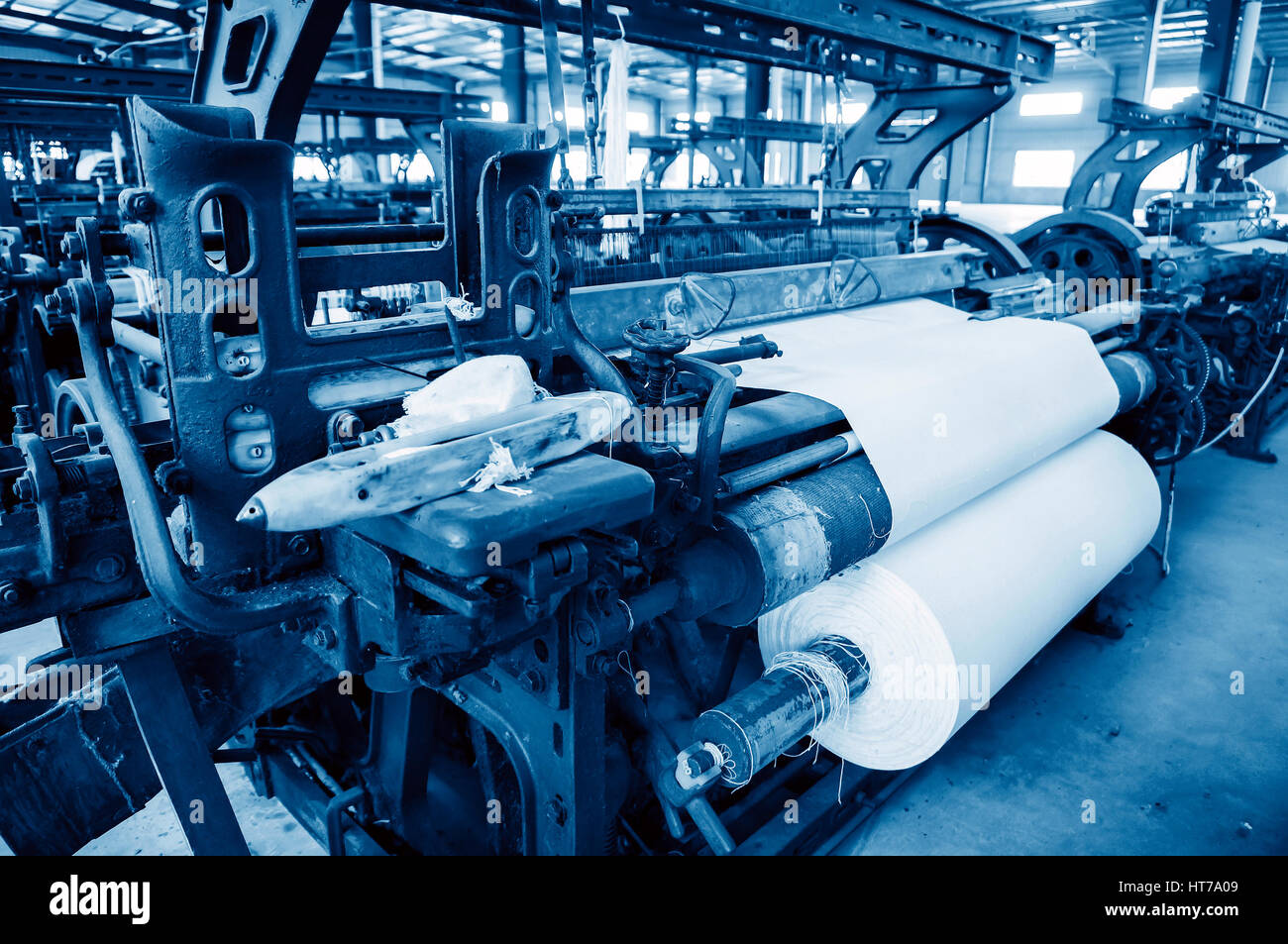 Textile looms weaving cotton yarn hi-res stock photography and images ...