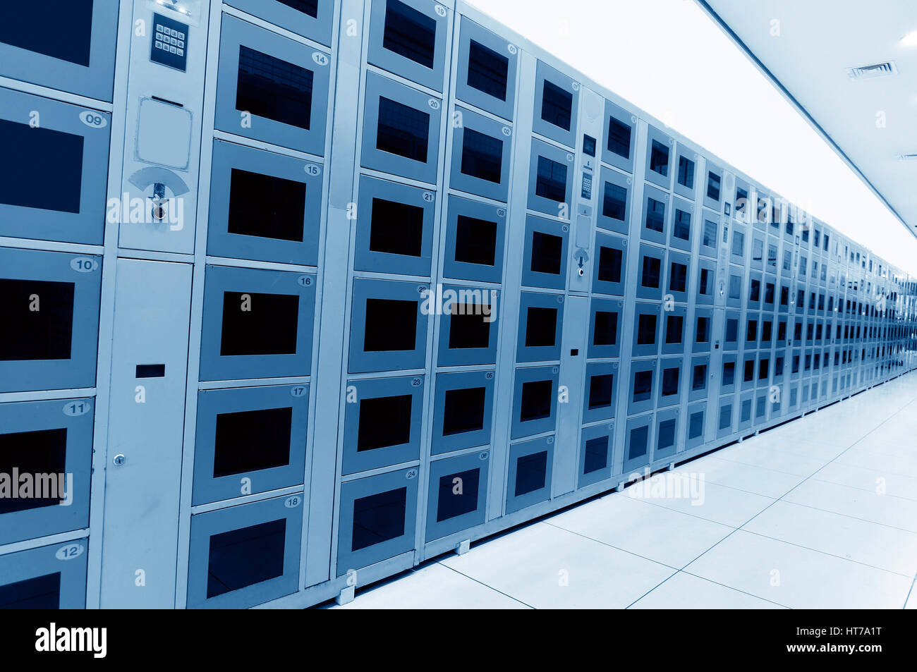 Supermarket storage lockers hi-res stock photography and images - Alamy