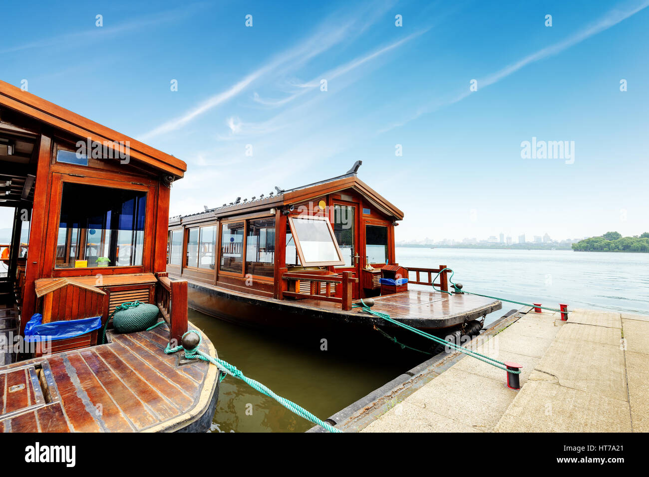 Traditional wooden row boat on famous West Lake, Hangzhou, China Stock ...
