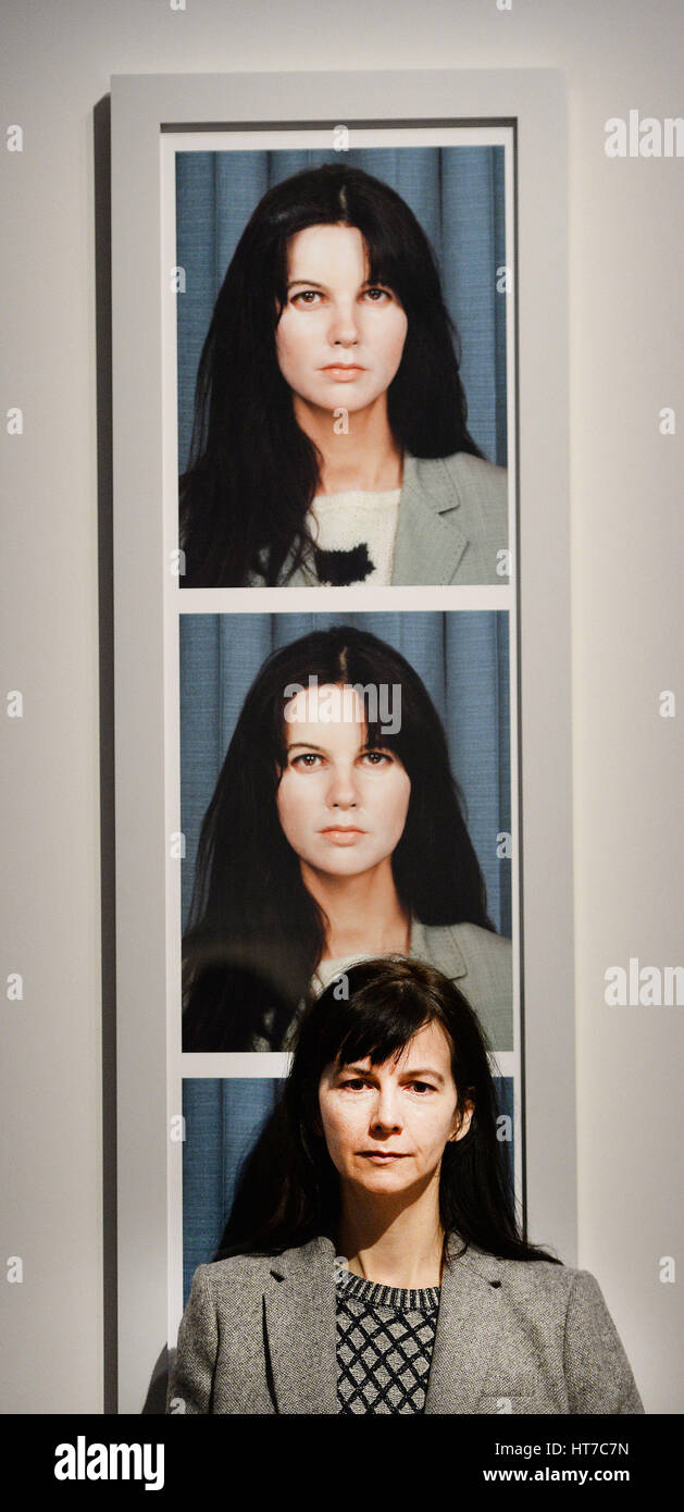 Gillian wearing artist hi-res stock photography and images - Alamy