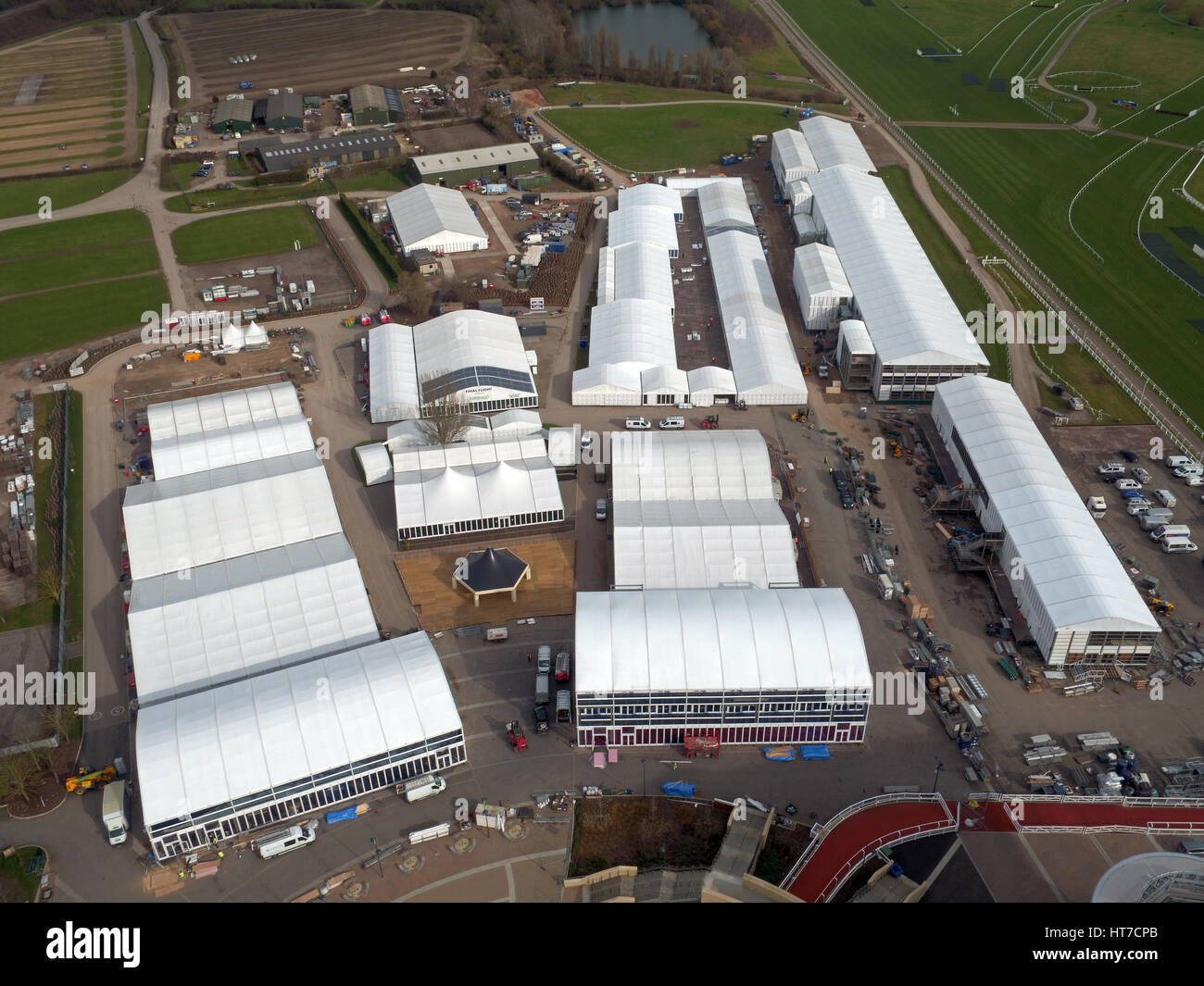 Cheltenham racecourse festival aerial hi-res stock photography and ...