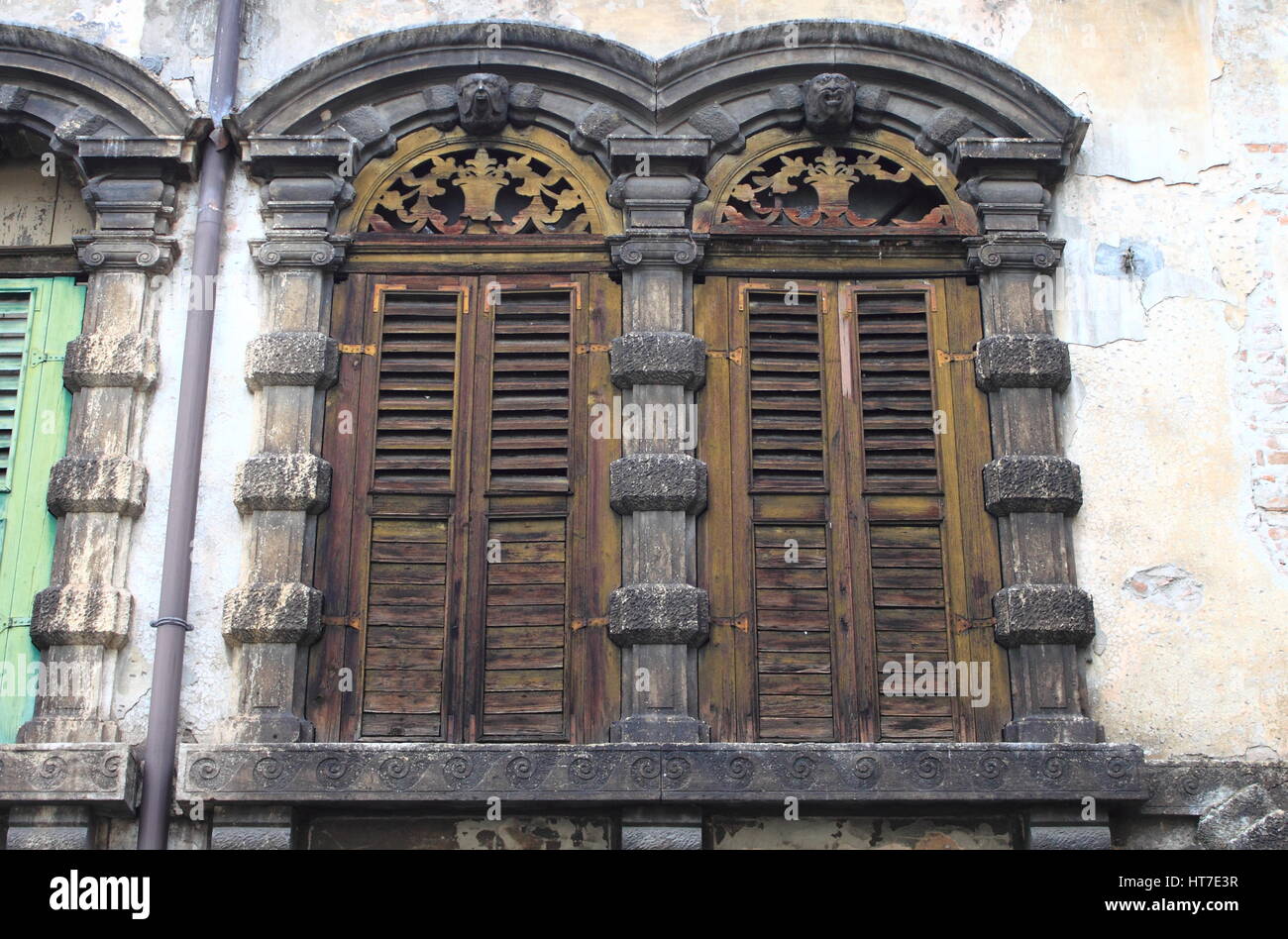 Ancient renaissance windows in Verona, Italy Stock Photo - Alamy