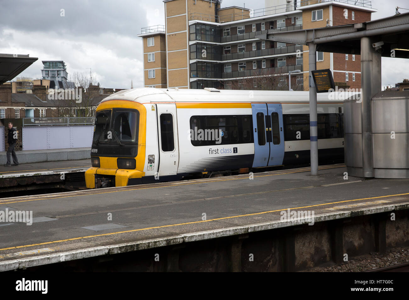 Southeastern train platform passengers hi-res stock photography and ...