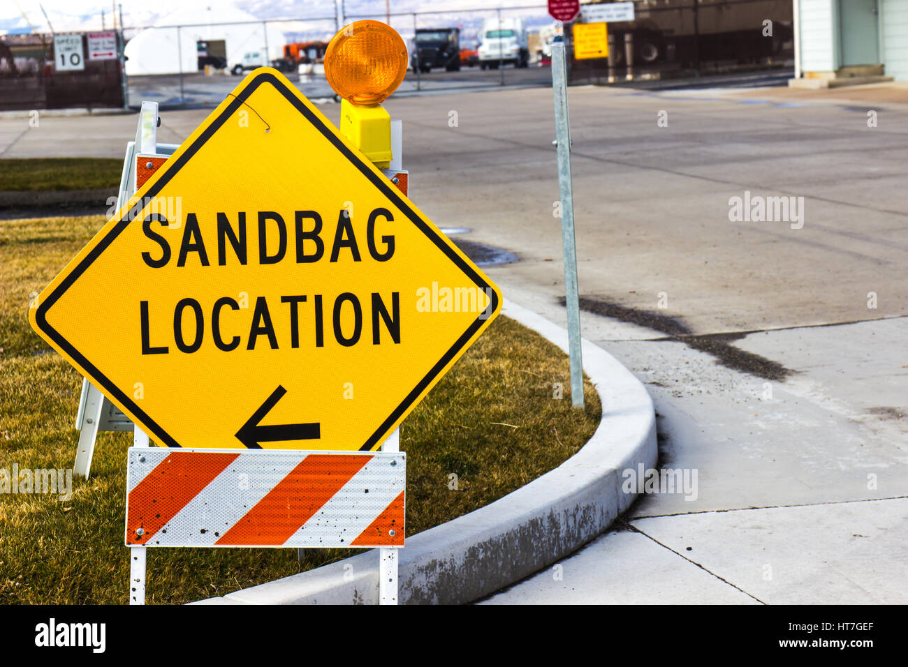 Sandbag Fill Up Location Sign Stock Photo - Alamy