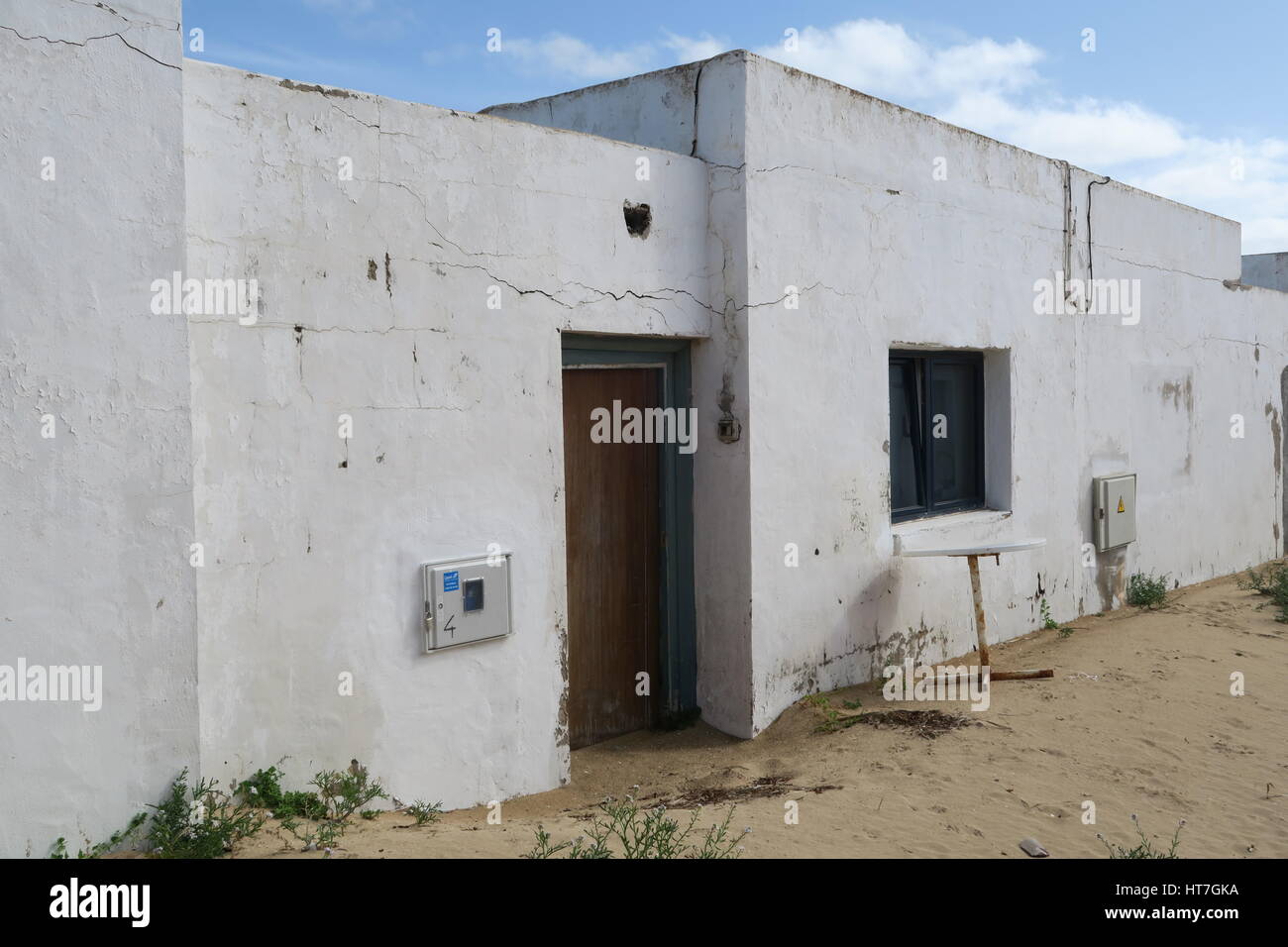 Poor building maintenance hi-res stock photography and images - Alamy