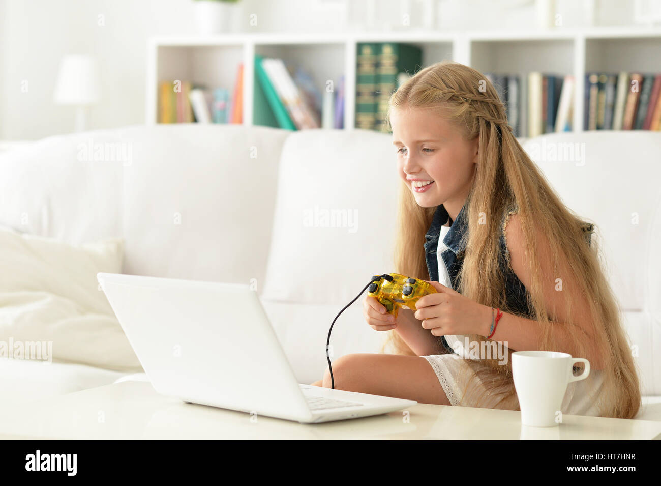 girl playing video game Stock Photo - Alamy