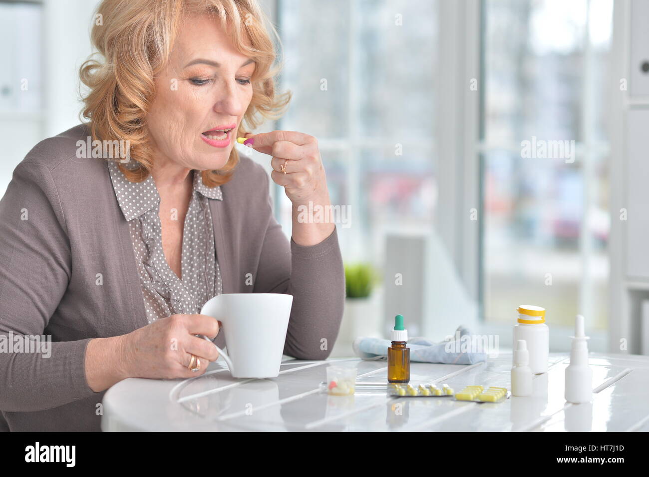 Elderly sickness hi-res stock photography and images - Alamy