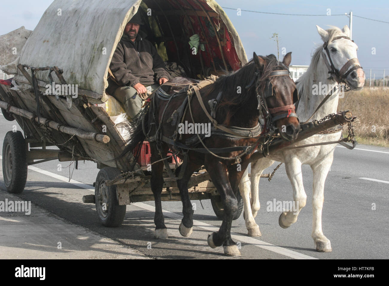 Red gypsy caravan hi-res stock photography and images - Alamy