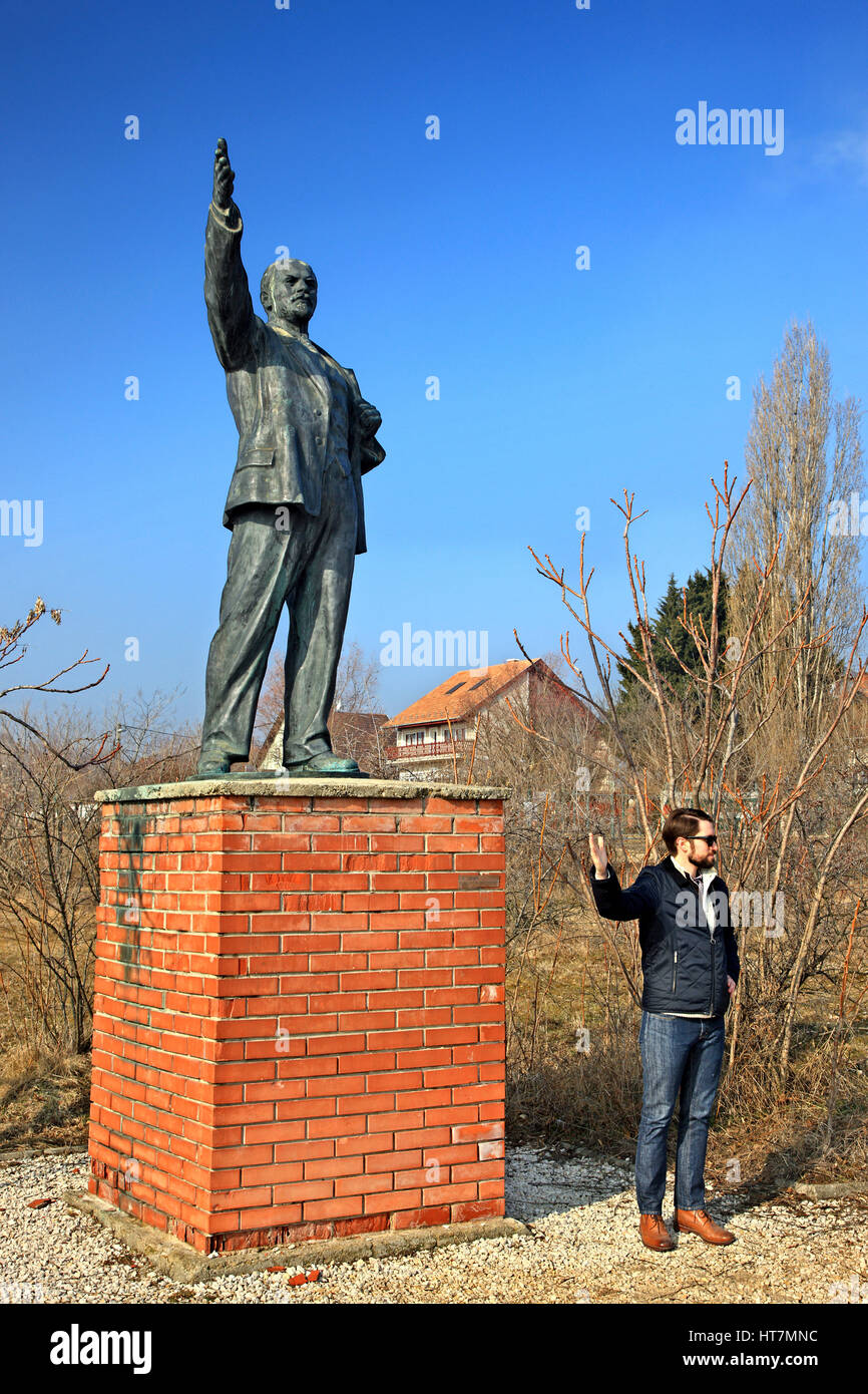 Statue of lenin hi-res stock photography and images - Alamy