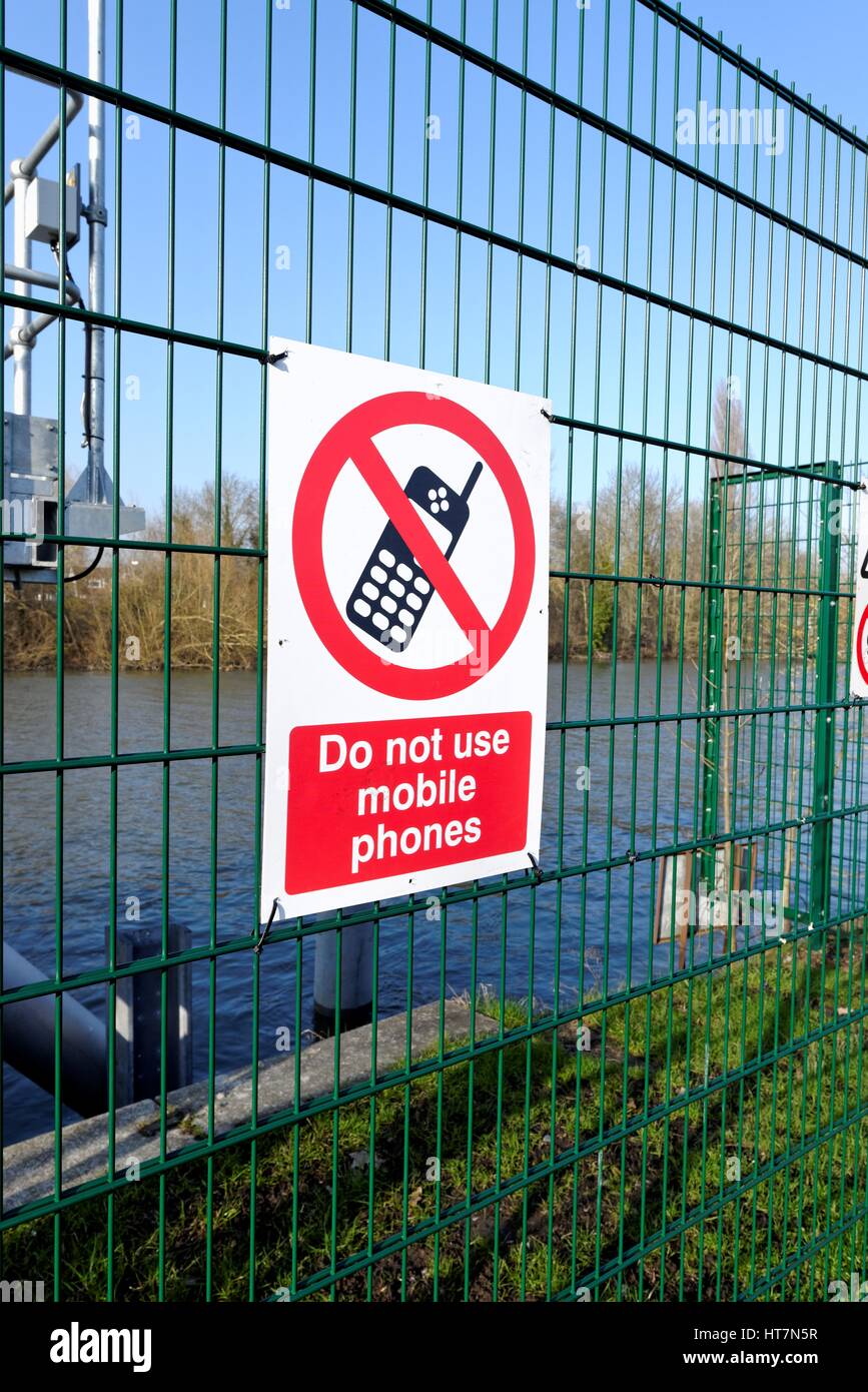 Mobile phone warning sign hi-res stock photography and images - Alamy