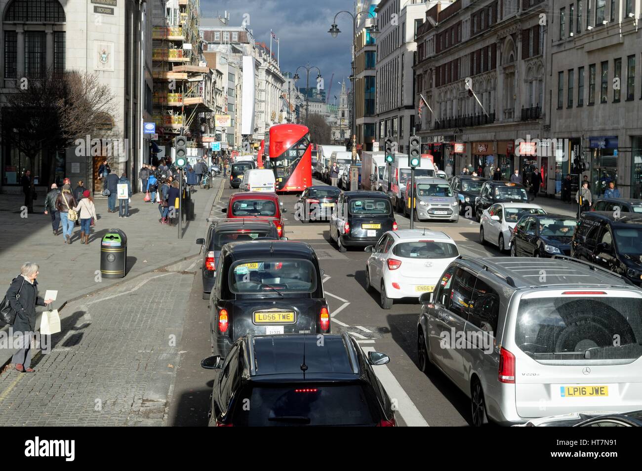 London traffic congestion hi-res stock photography and images - Alamy