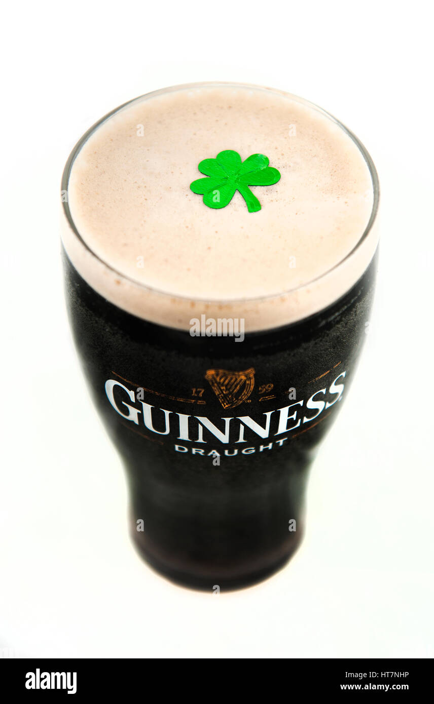 Pint Of Guinness Shamrock Stock Photos & Pint Of Guinness Shamrock ...