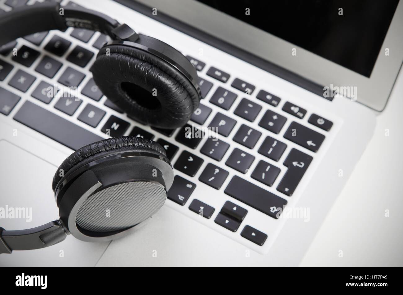 Headset sound hi-res stock photography and images - Alamy