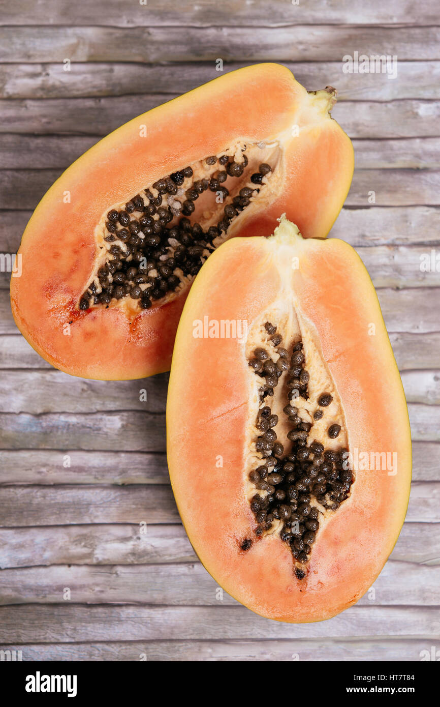 Oberursel, Germany. 07th Mar, 2017. Picture of a papaya, taken on 07/03 ...