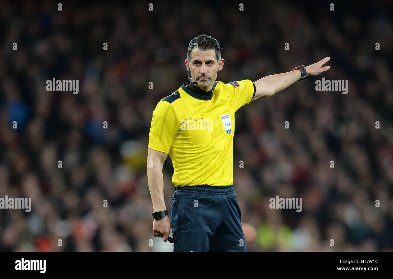 Football stadium 32 round knock out hi-res stock photography and images ...