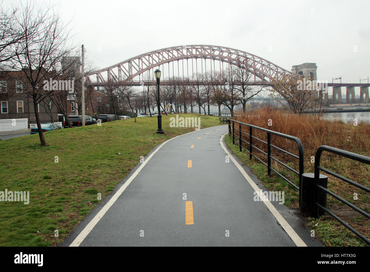 New York, USA. 07th Mar, 2017. The nearly 100-year-old Hell Gate Bridge ...