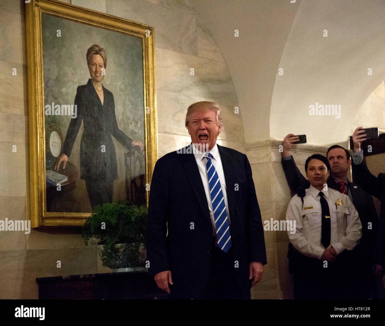 2017 president trump official portrait hi-res stock photography and ...