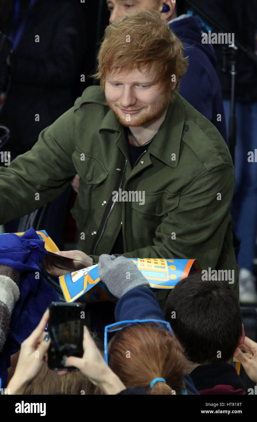 Ed Sheeran Fans High Resolution Stock Photography and Images - Alamy