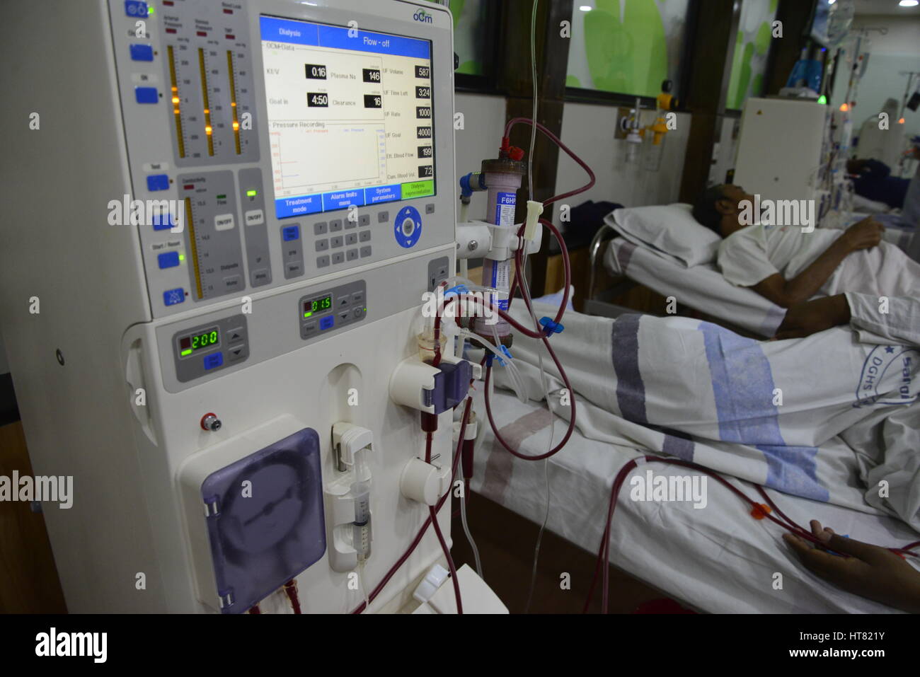 Patient on dialysis machine hi-res stock photography and images - Alamy