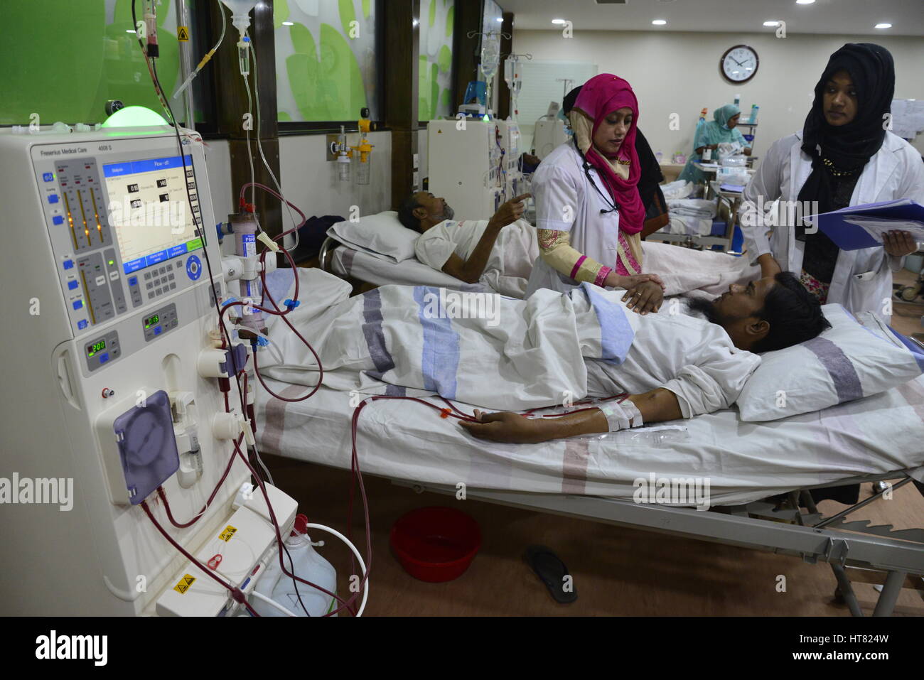 Dhaka, Bangladesh. 8th March 2017. Hospital personnel take care of a ...