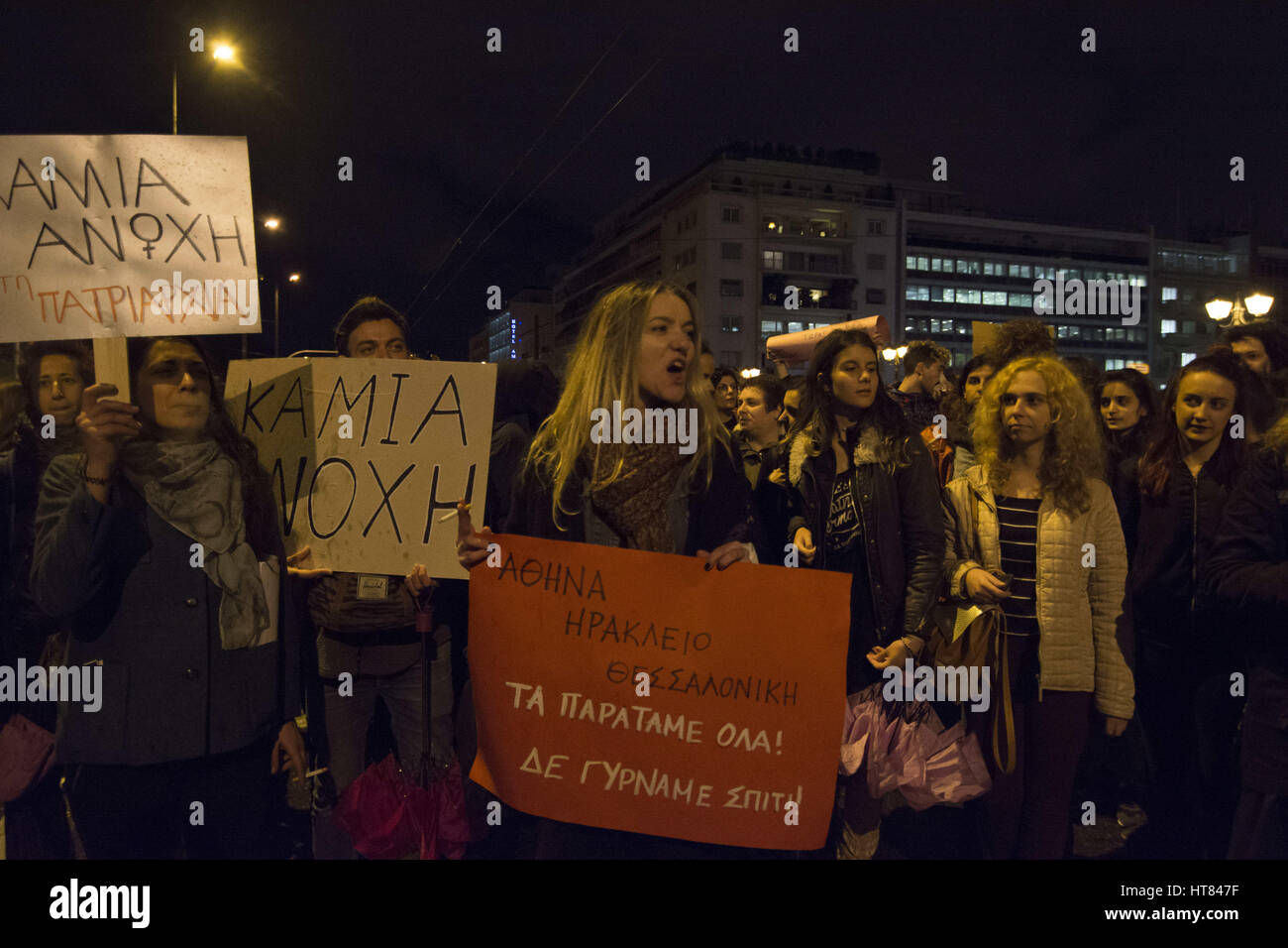 Athens, Greece. 8th Mar, 2017. Women and men march in the streets of ...