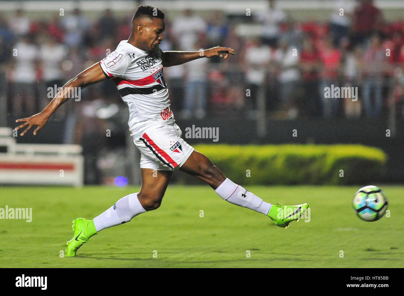 SÃO PAULO, SP - 08.03.2017: SPFC X ABC - Thiago Mendes SPFC during the ...