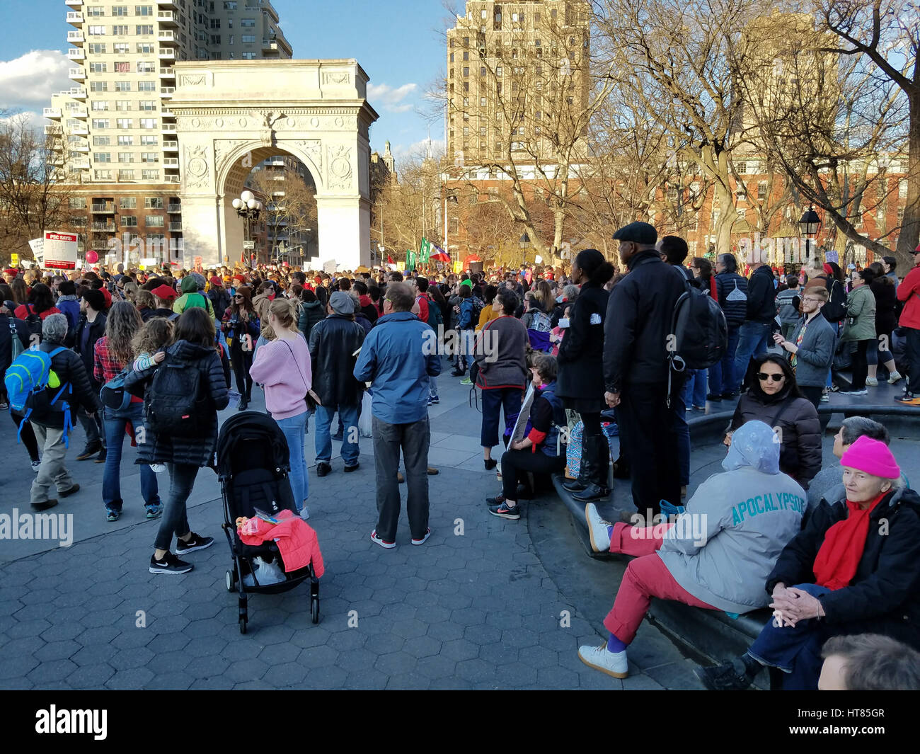 International movements hi-res stock photography and images - Alamy