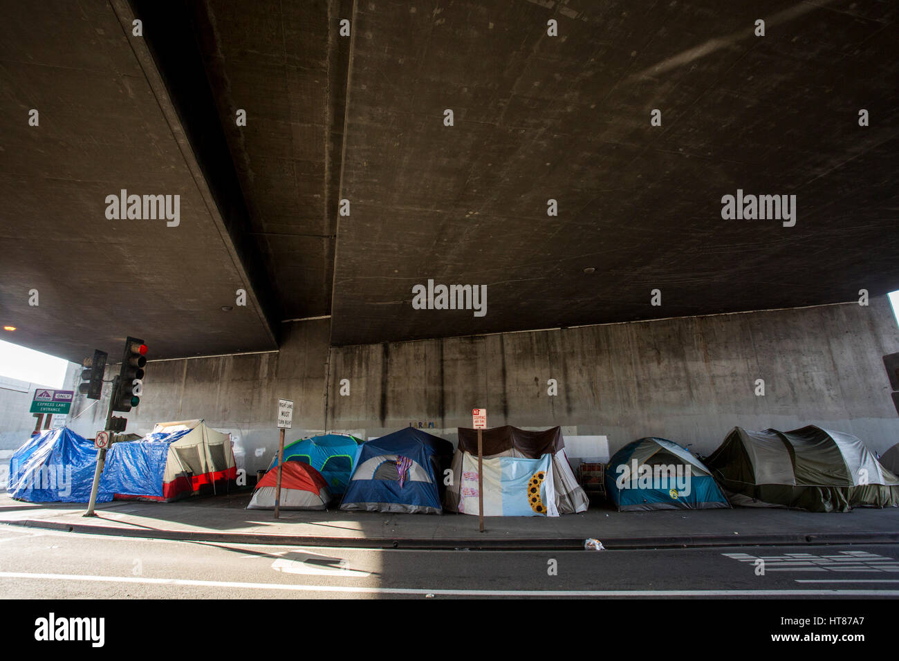 Los angeles homeless tents hi-res stock photography and images - Alamy