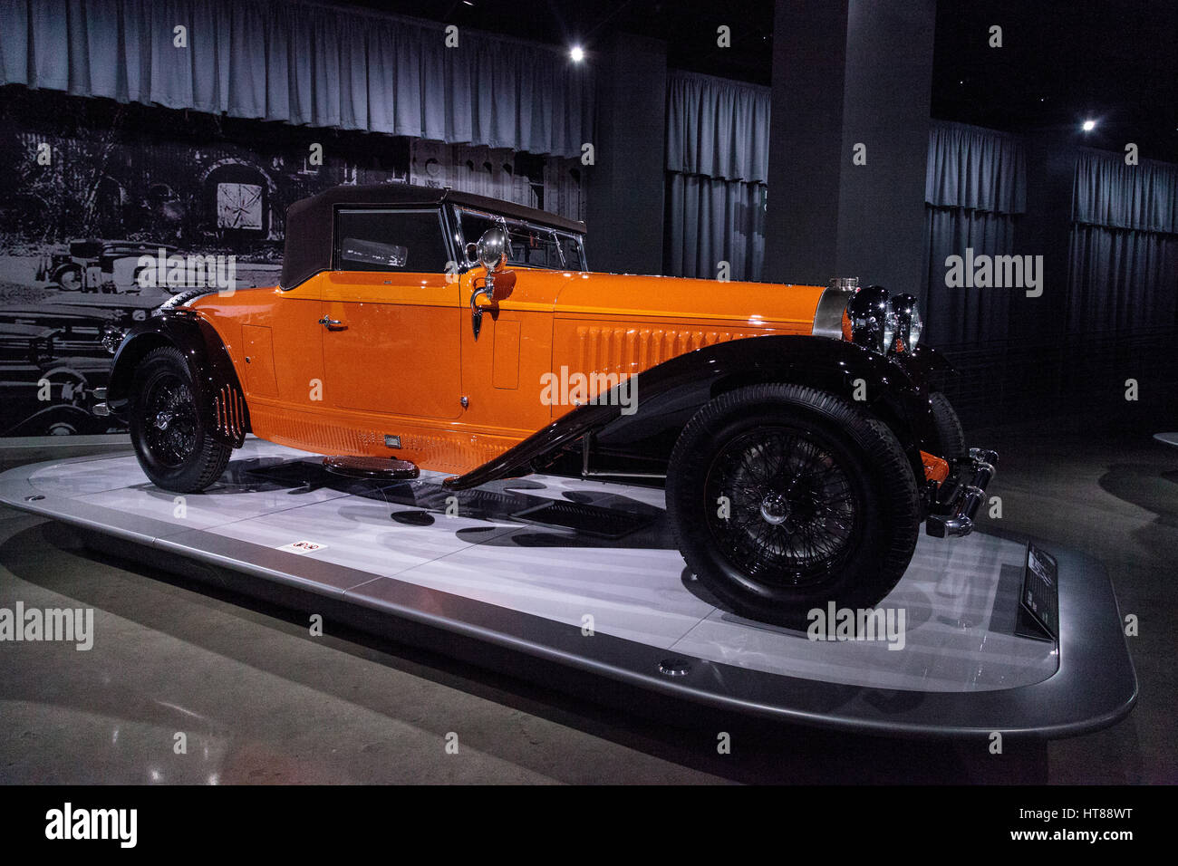 Los Angeles, CA, USA — March 4, 2017: Orange 1930 Bugatti Type 46 ...