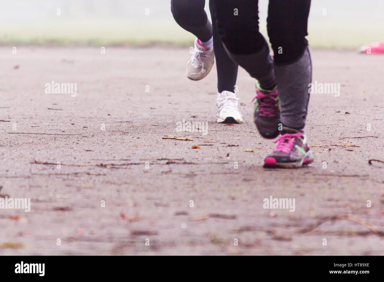 People doing keep fit exercise in the park Stock Photo - Alamy