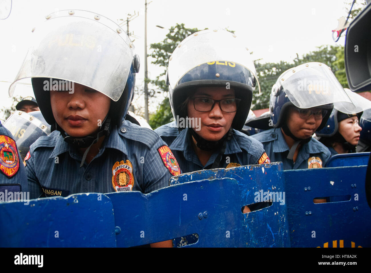 Manila, Philippines. 08th Mar, 2017. A platoon of women police officers ...