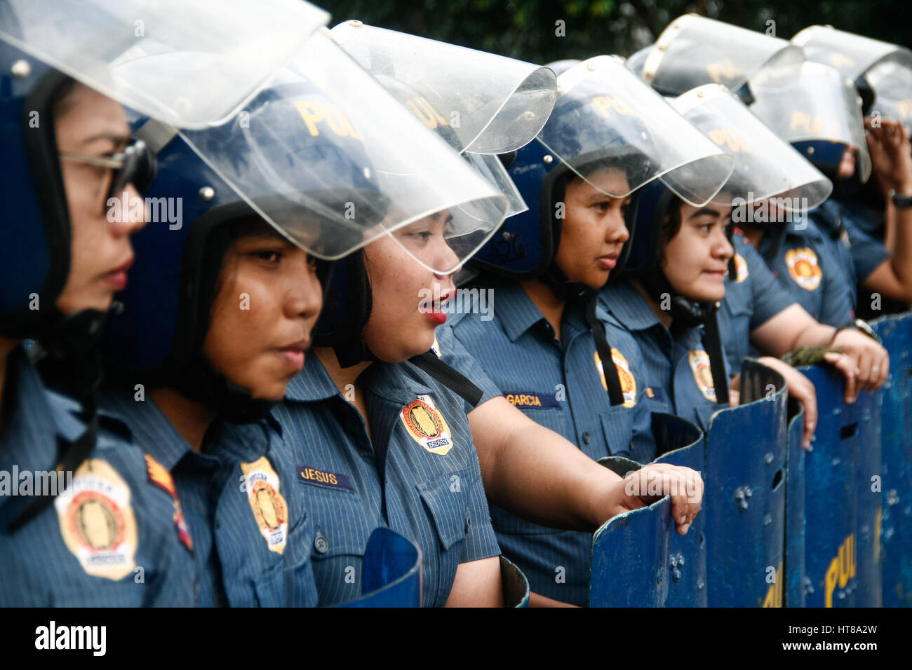 Manila, Philippines. 08th Mar, 2017. A platoon of women police officers ...