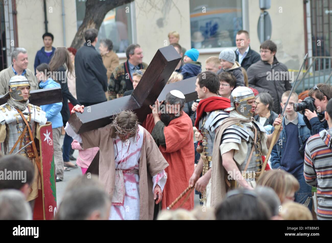 Crowd cross hi-res stock photography and images - Alamy