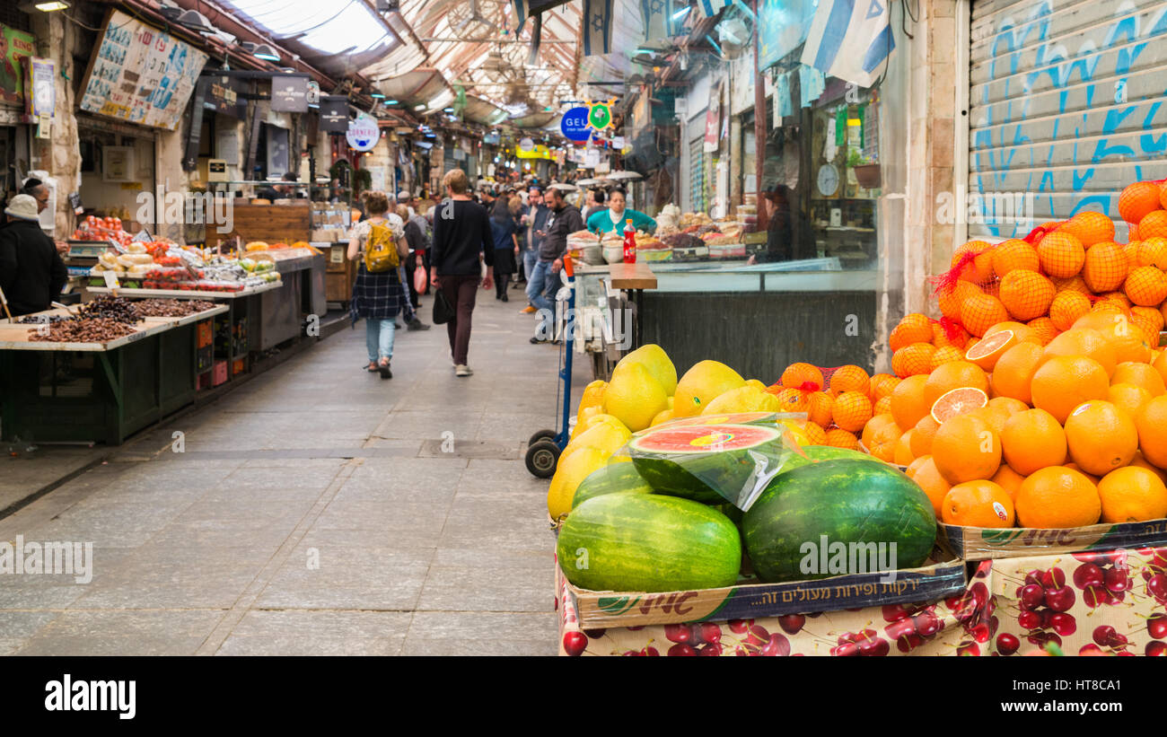 A traditional Jewish market in the heart of Jerusalem's Old City Stock ...
