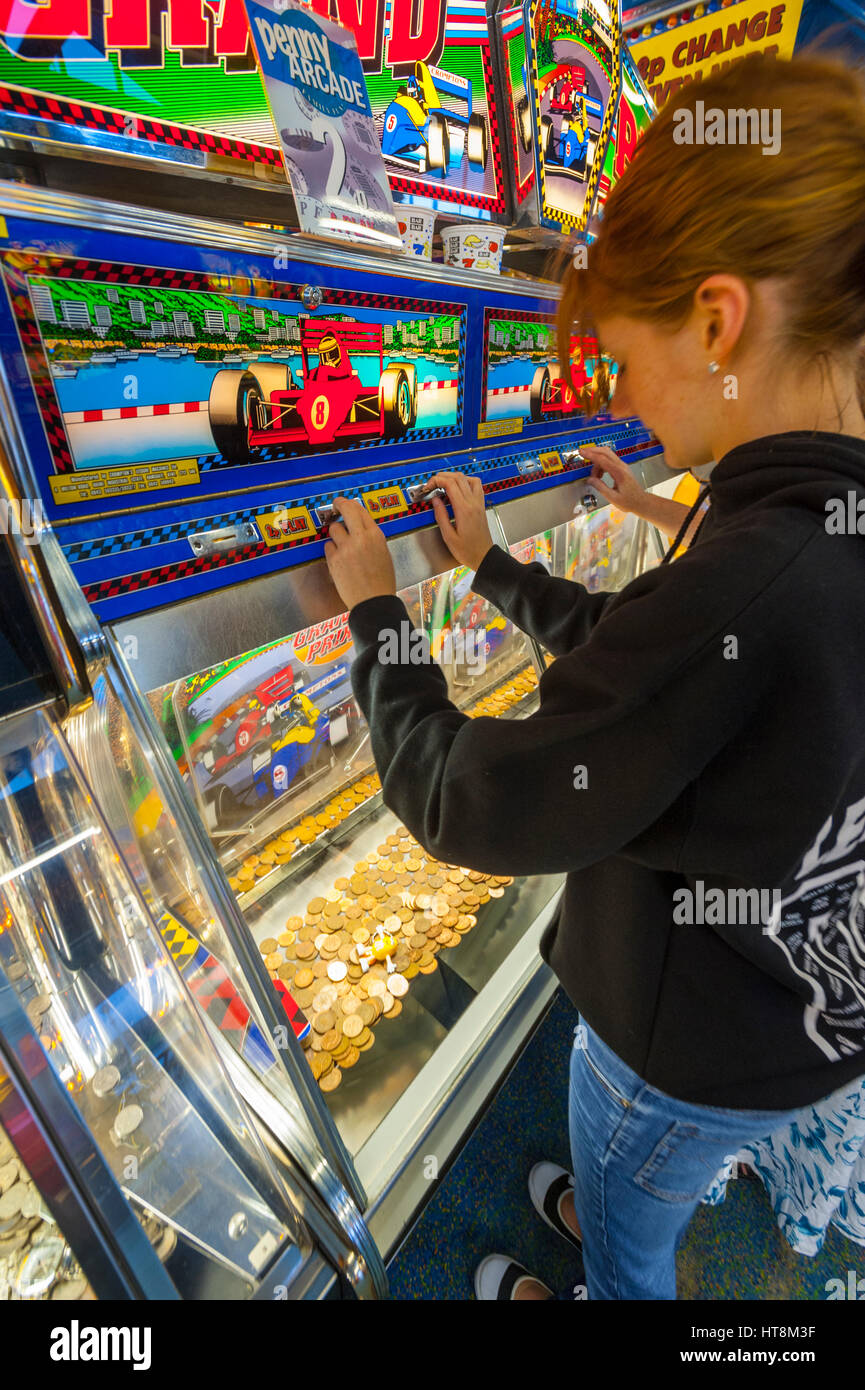 Slot machine gamble girl hi-res stock photography and images - Alamy
