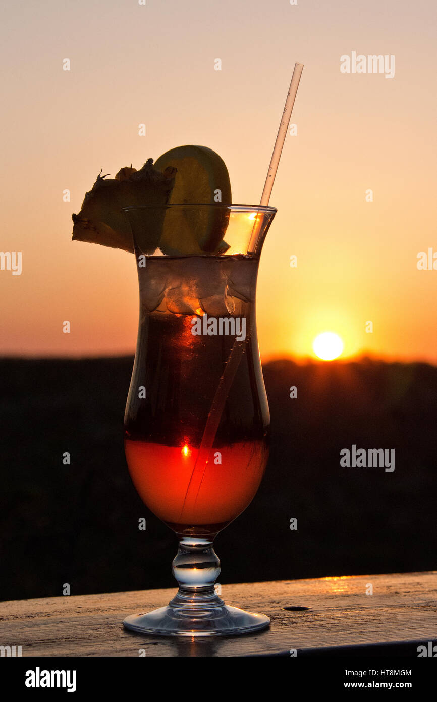Sundowner cocktail hi-res stock photography and images - Alamy