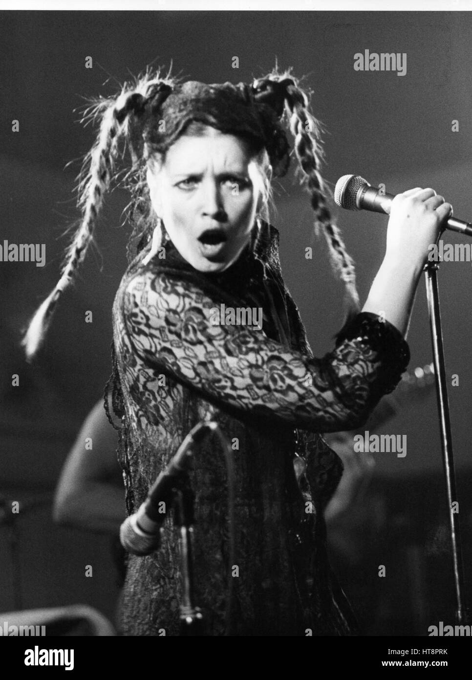 October london singer hi-res stock photography and images - Alamy