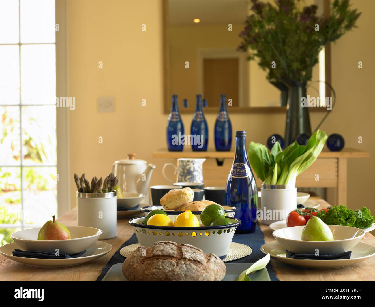 Patio dining vegetables hi-res stock photography and images - Alamy