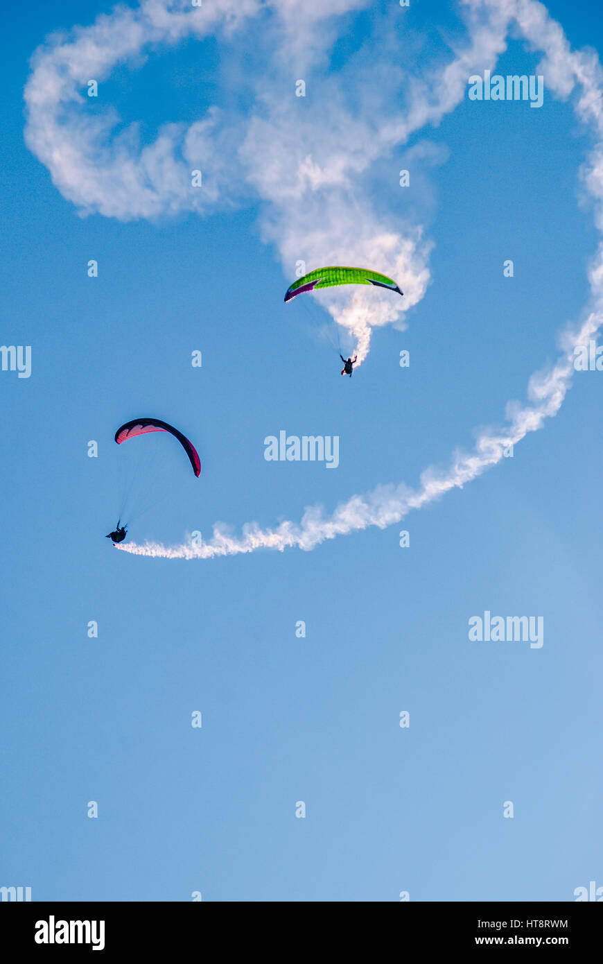 Paragliding acro show in oludeniz airgame festival Stock Photo - Alamy