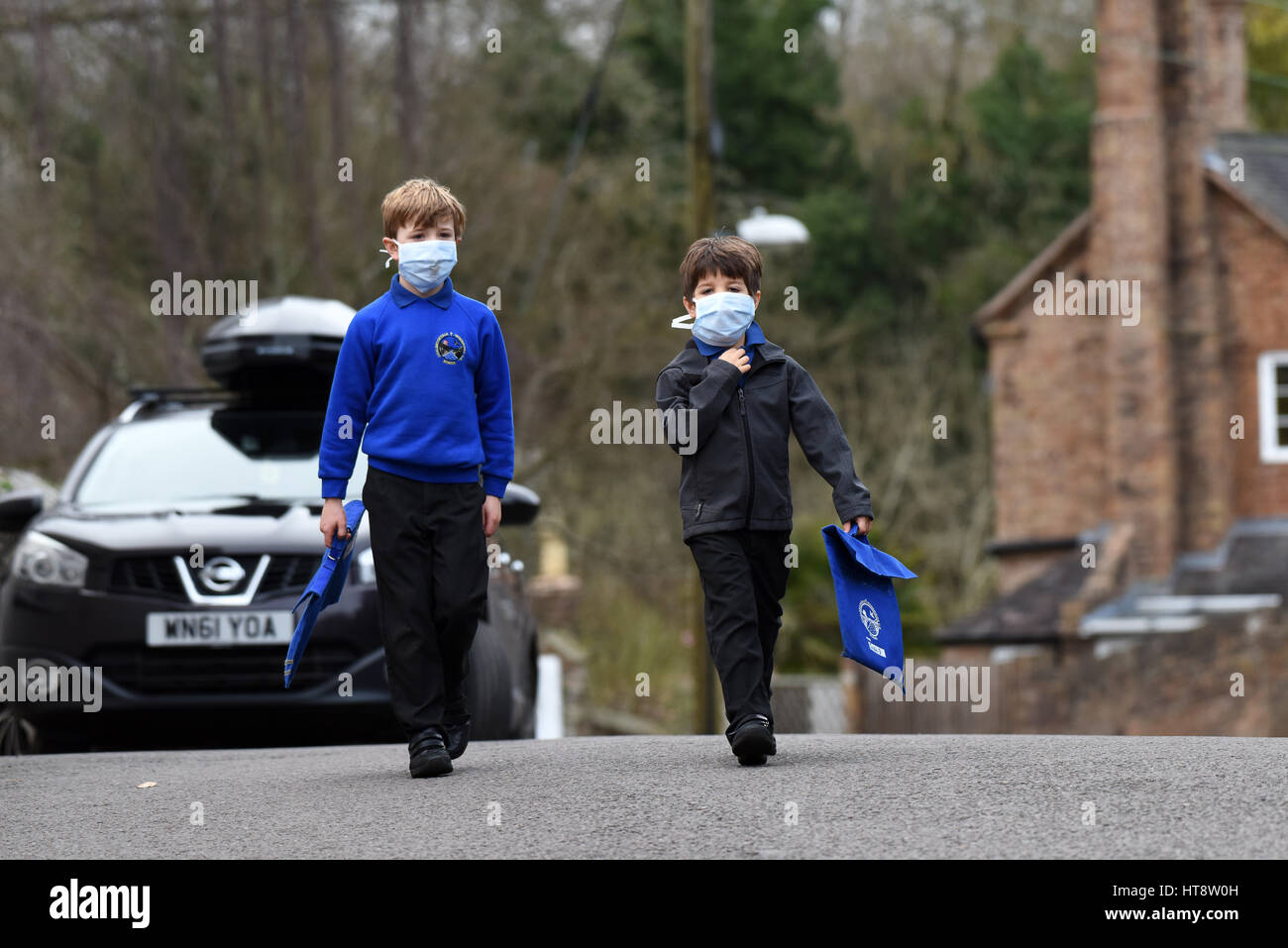 Smog masks britain hi-res stock photography and images - Alamy