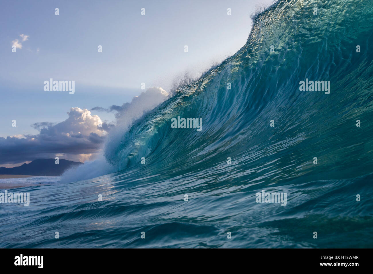 Wave oahu hi-res stock photography and images - Alamy