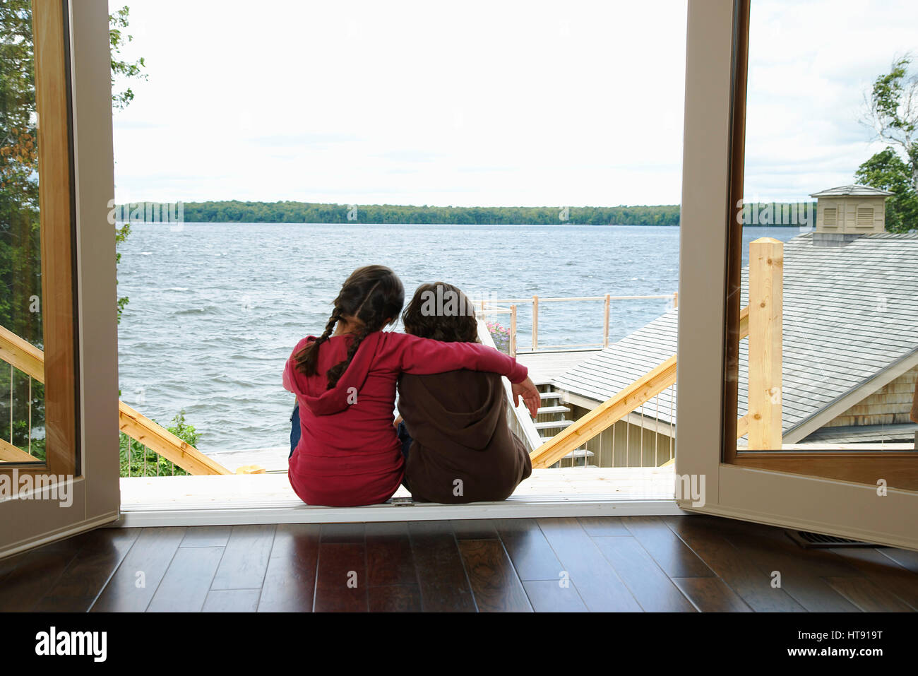 Brother sister hugging rear view hi-res stock photography and images ...