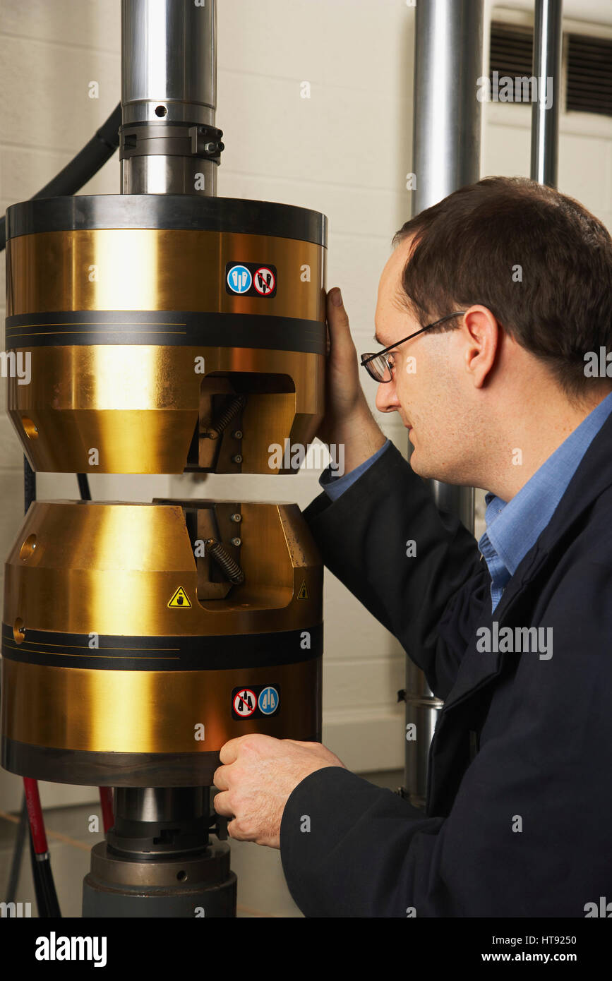 Tensile Testing Machine High Resolution Stock Photography and Images ...