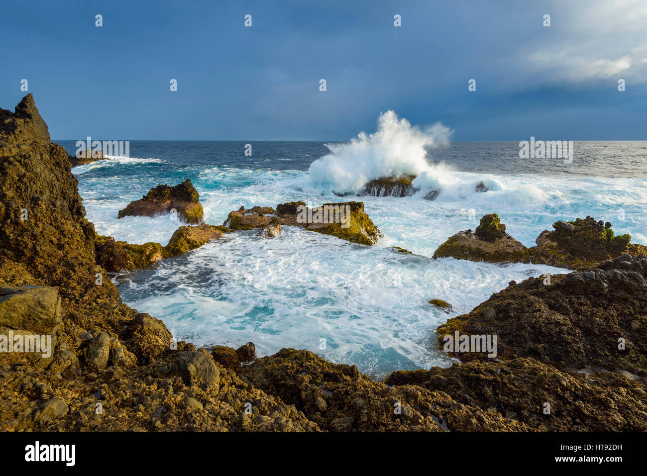 Non breaking waves hi-res stock photography and images - Alamy