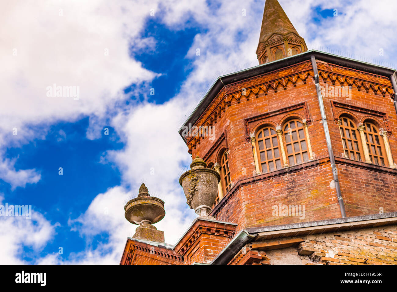 Italian renaissance palace with red bricks Stock Photo - Alamy